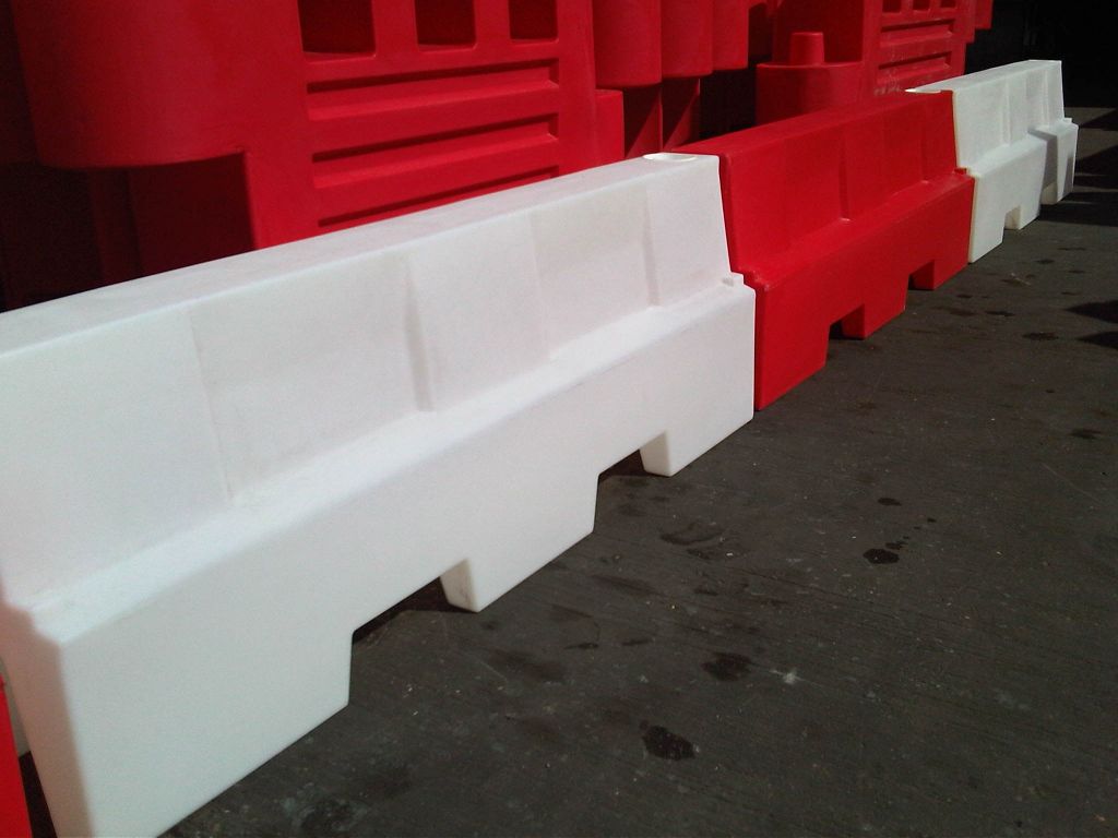 Plastic New Jersey barriers stackable - Industrial marking ...